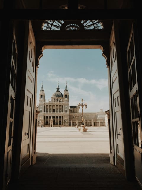 Madrid Retro Tour 120 min, old town, modern Madrid + surprise destination - A Detailed Dive into the Tour Itinerary