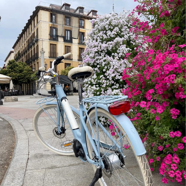 Madrid: Vintage Bike Rental with Tourist Map - The Itinerary in Detail