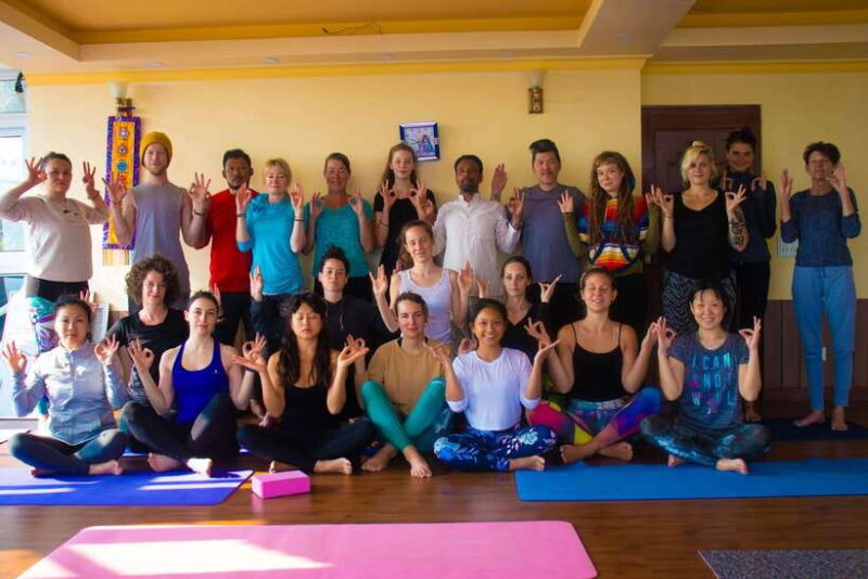 Meditation Retreat : 3 Nights Yoga Meditation Retreat - Daily Routine: Balancing Yoga, Meditation, and Nourishment