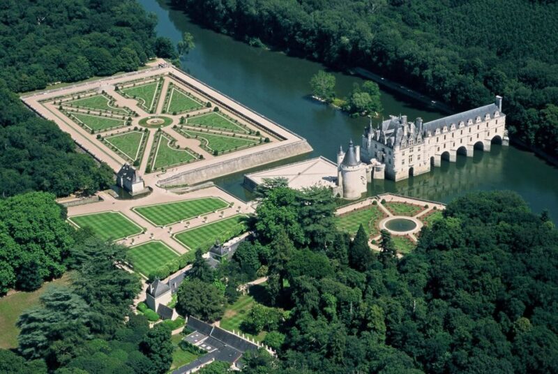 Mont Saint-Michel & Chateaux Country 3-Day Tour from Paris - A Closer Look at the Itinerary