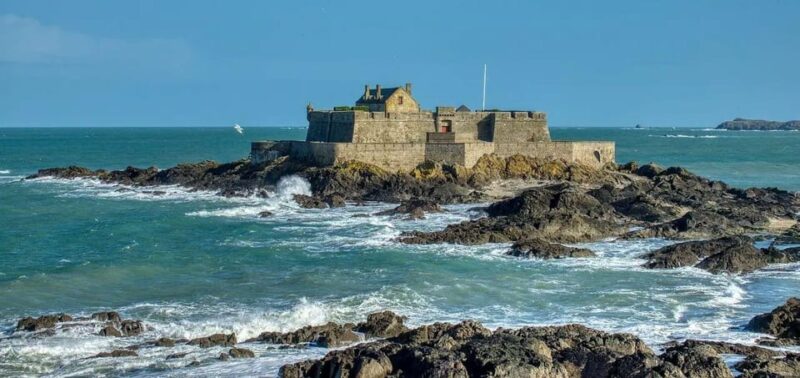 Normandy: Mont-Saint-Michel and Saint-Malo Private Shuttle - A Well-Balanced Day Out
