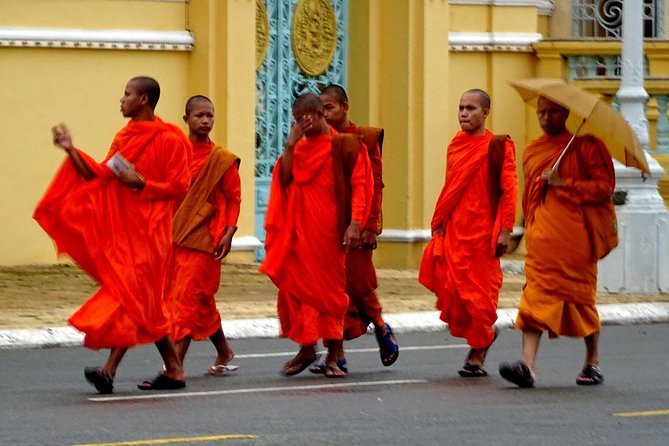 One Day Private Guide Tours History in Phnom Penh Incl. admission - The Royal Palace and Silver Pagoda: The Heart of Phnom Penh’s Royal Heritage