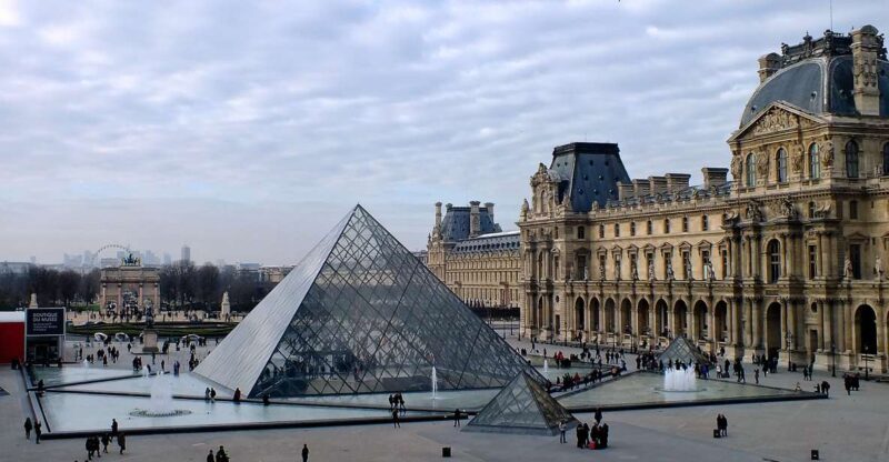 Paris: Express Walk with a Local in 90 minutes - The Experience: An In-Depth Look