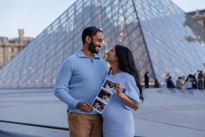 Paris: Louvre photoshoot or Seine bridges Eiffel Tower walk - What You’ll Get and What to Keep in Mind