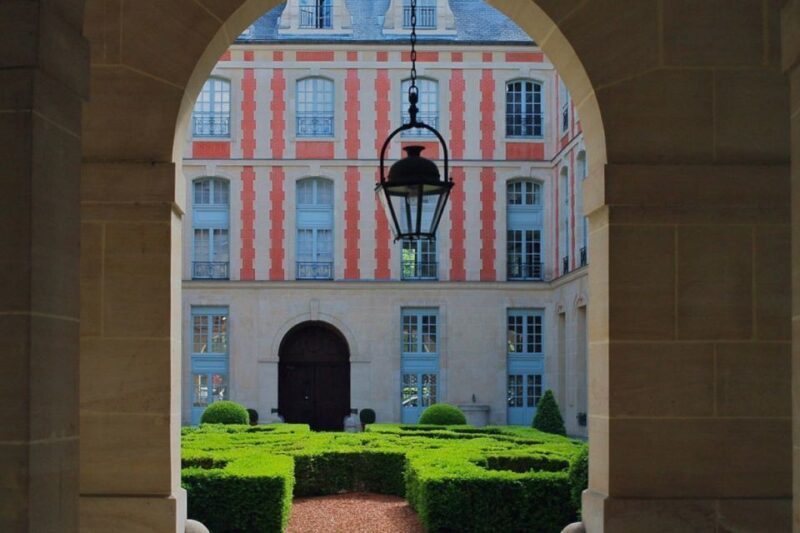 Paris: Private Guided Tour of Marais disctrict - The Experience: What to Expect on the Tour