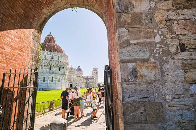 Pisa and Piazza dei Miracoli Half-Day Tour from Florence - The Experience: What You Can Expect