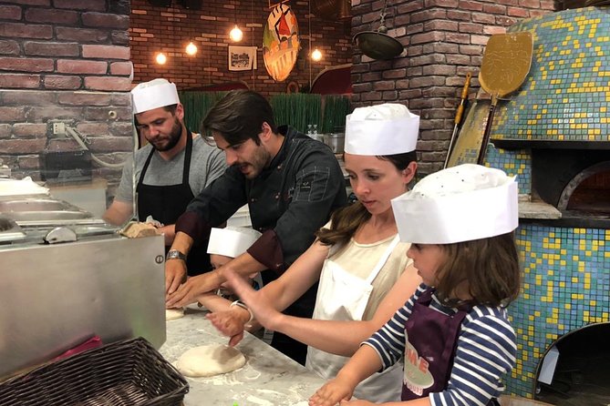 Pizza Hands On In The Heart of Rome - The Role of the Guide and the Setting