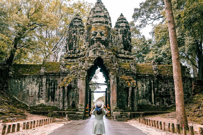 Private Angkor Tour With Local Guide & Inclusive Lunch - Exploring Angkor Wat in Depth