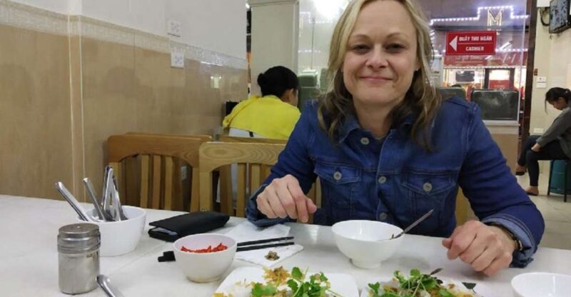 Private hidden Hanoi street food walking tour with a local - The Itinerary: What to Expect in Detail