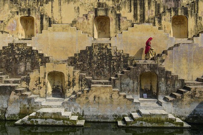 Private Transfer Agra To Jaipur Via Fatehpur Sikri & Chand Baori, Step Well - An In-Depth Look at the Agra to Jaipur Private Transfer