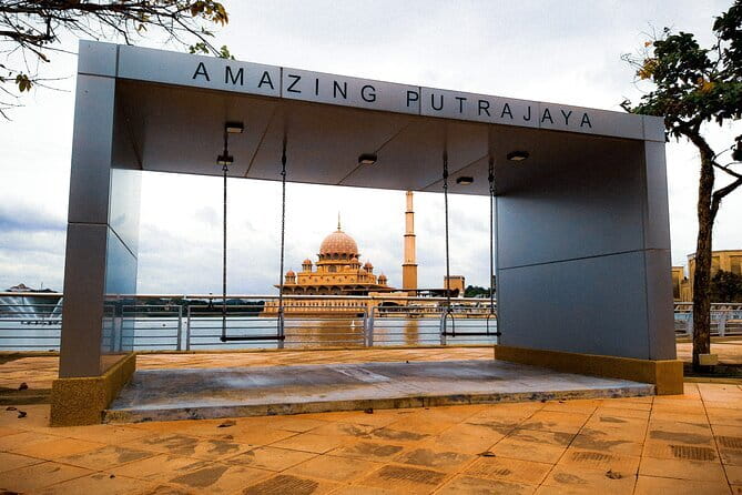 Putrajaya Tour From Kuala Lumpur Includes Batu Caves - Detailed Breakdown of the Itinerary