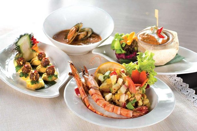 Shangri-La Hotel's Salathip Thai Restaurant Experience - A Detailed Look at the Salathip Experience