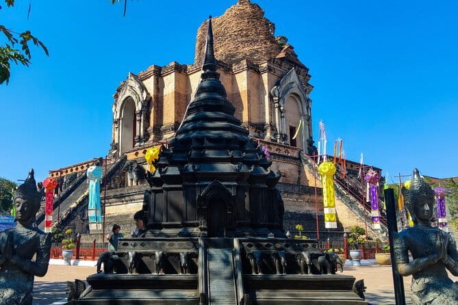 Small Group Tour Chiang Mai Old City Temples & Meet Local Monk - The Itinerary in Detail