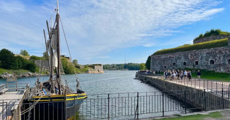Suomenlinna tour in French with Doro - Practical Tips for Travelers