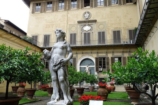 The Medicis: The Movie, The Family, The Palace! - The Guide: Knowledgeable but Not Flawless
