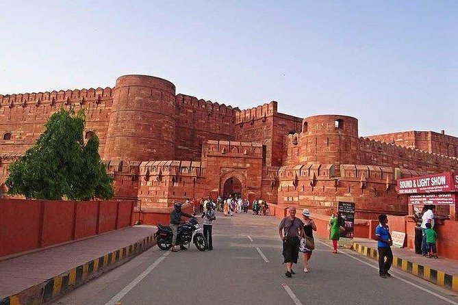 Tour The Taj Mahal - Why Travelers Rave About This Tour