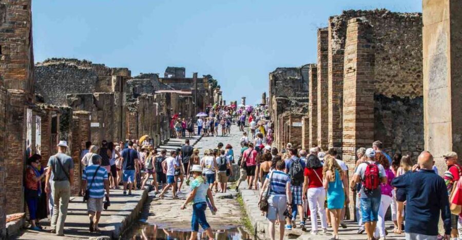 2hours guided tour in Pompeii - Authenticity and the Guides Role
