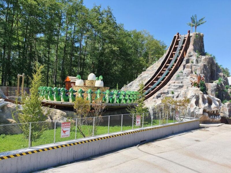 A Day at Parc Saint-Paul Ticket and Transport Included - Dining and Picnic Areas