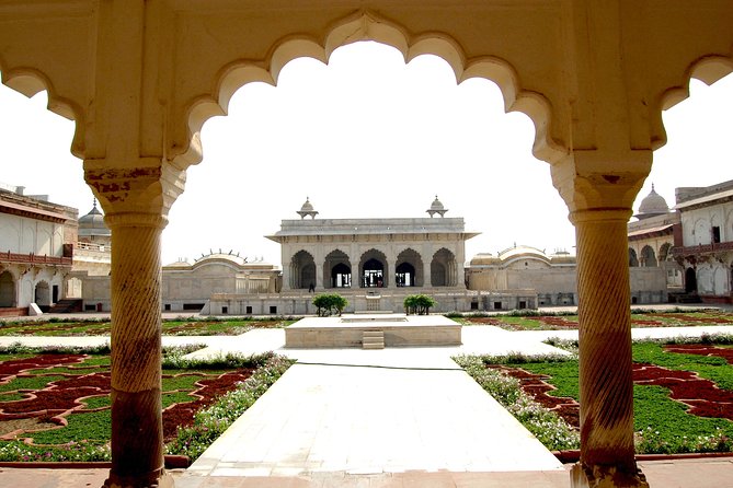 (ALL INCLUSIVE) Private Same Day Taj Mahal Tour from Delhi by Car - Tasting Mughal Cuisine: Lunch at Pinch of Spice