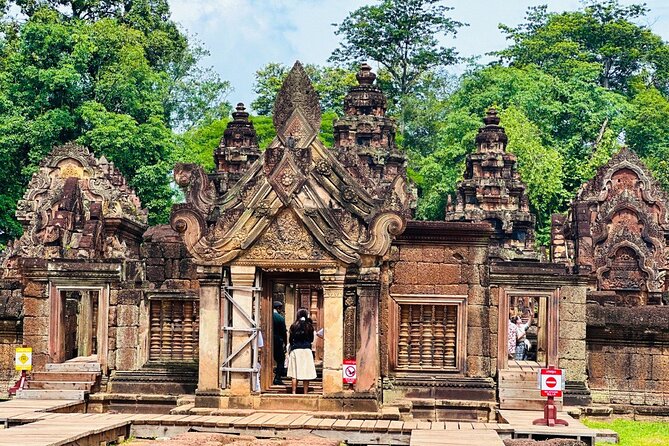 Angkor Sunrise tours with Benteay Srei and Bengmealea Landmine, - Beng Mealea: Overgrown Adventure