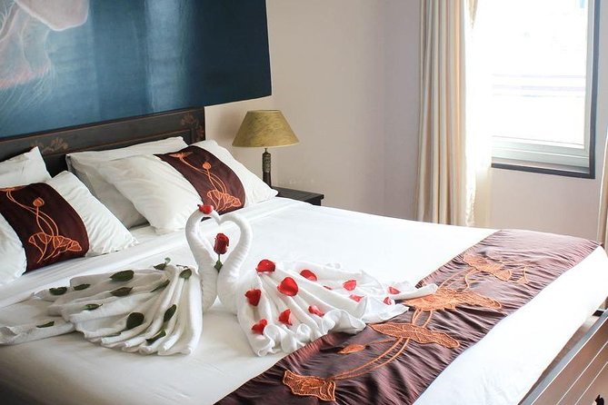 Bai Tu Long bay Luxury Cruise 2D/1N: Less touristy places, Kayaking, full meals - Who Is This Tour Best For?