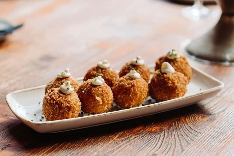 Barcelona: Tapas & Wine Tour in Born & Gothic Quarter - Why This Tour Works So Well