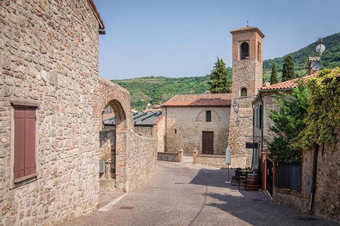 Castle, medieval village, Venetian baroque garden, wine tasting private tour - FAQs