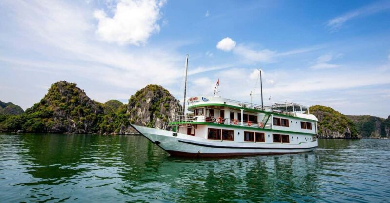 Cat Ba: Lan Ha Bay cozy cruise 2D ,small group, bike, kayak - The Value for Money