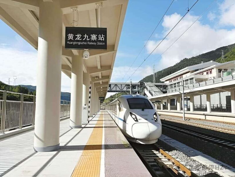 Chengdu: private 2-Day Huanglong Jiuzhaigou tour by train - Detailed Experience Breakdown