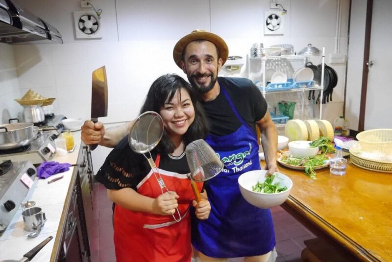 Chiang Mai: Evening Cooking Class and Local Market Visit - Why This Experience Works for Different Travelers