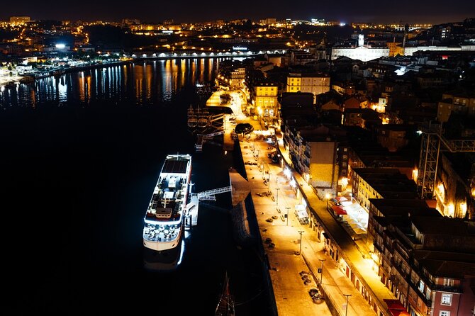 Christmas All Inclusive Dinner River Cruise with DJ on Board - Who Will Love This Cruise?