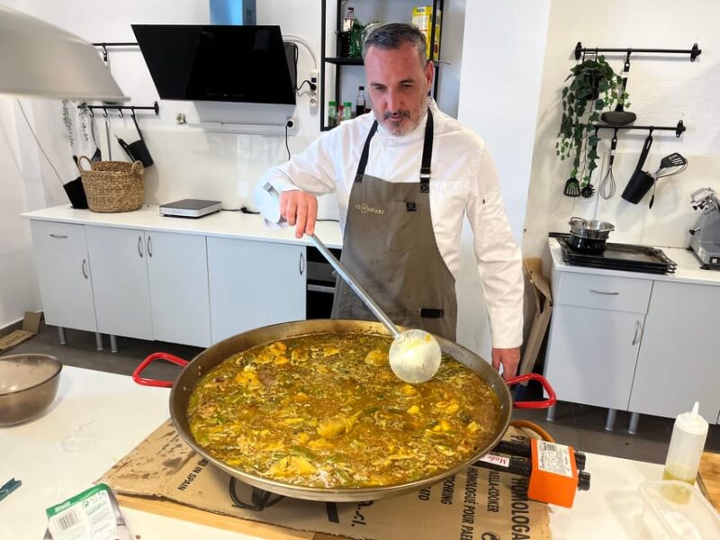 Class of Valencian Paella with welcome drinks and tapas - The Style and Setting