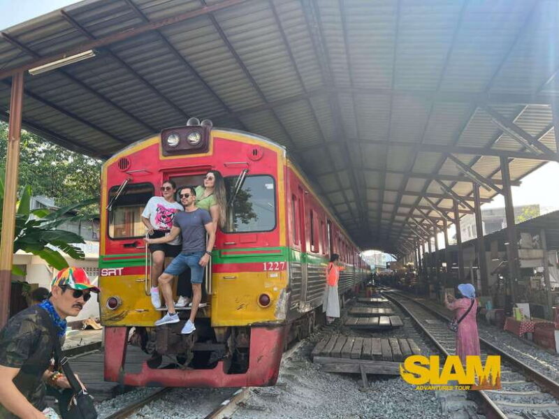 From Bangkok:Damnoen Floating Market and Railway Market Tour - Authentic Experiences and Common Points from Reviews