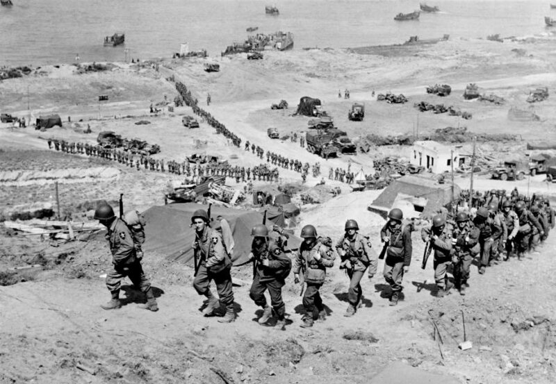 From Bayeux: D-Day American Beaches and US Airborne Day Tour - Pointe du Hoc: The Clifftop Battle