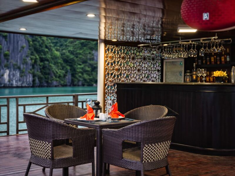 From Halong: 2 Days / 1 night with Halong - Lan Ha tour - Who Will Love This Tour?