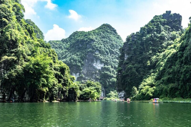 From Hanoi: Ninh Binh & Hoa Lu & Tam Coc/ Trang An - Lunch: A Taste of Local Flavors