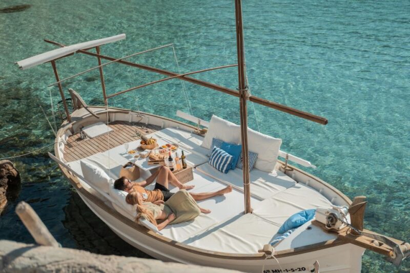 From Sant Josep: Es Vedra & Atlantis Sailboat Cruise - The Boat & Equipment: Comfort & Tradition