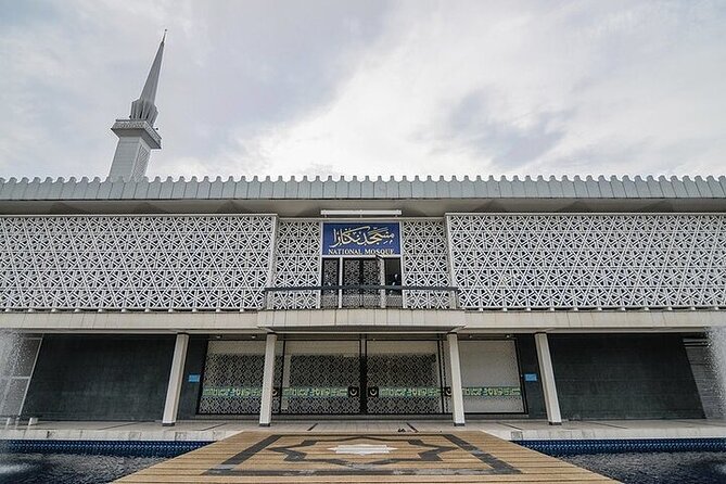 Full Day Kuala Lumpur City Tour with Petronas Twin Tower Tickets - The Sum Up