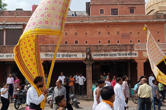 Guided Morning E-Rickshaw Ride with Food Tasting at Jaipur - Iconic Landmark: Hawa Mahal (Palace of Winds)