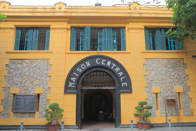 Ha Noi City Tour & Coffee Class - The Heart of Hanoi: Lake of the Restored Sword & Old Quarter