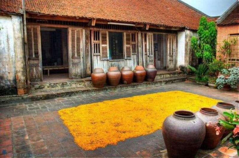 Hanoi: Duong Lam Ancient Village Full-Day Tour with Lunch - Exploring the Historic Sites