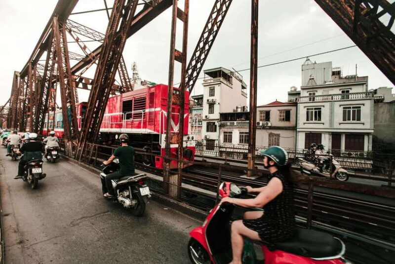 HANOI: MOTORBIKING TO TRAIN STREET & STREET FOOD TASTING - The Itinerary in Detail