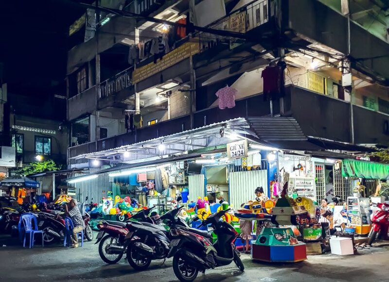 Ho Chi Minh City: Street Food and Sightseeing by Motorbike - Discovering Chinatown’s Markets and Temples