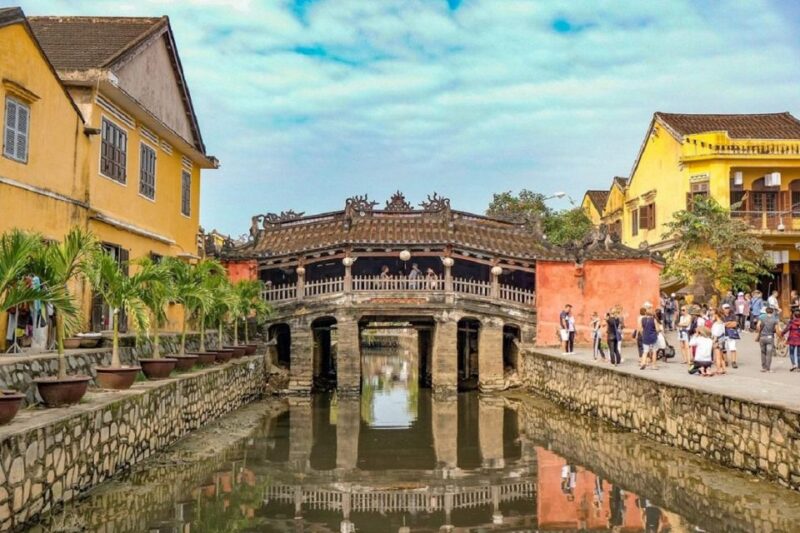 Hoi An City TourBoat RideRelease Flower Lantern on river - The Experience of Releasing Flower Lanterns