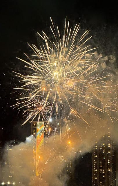 Honolulu: 1-Hour Friday Night Fireworks Cruise with Drinks - The Authenticity and Experience