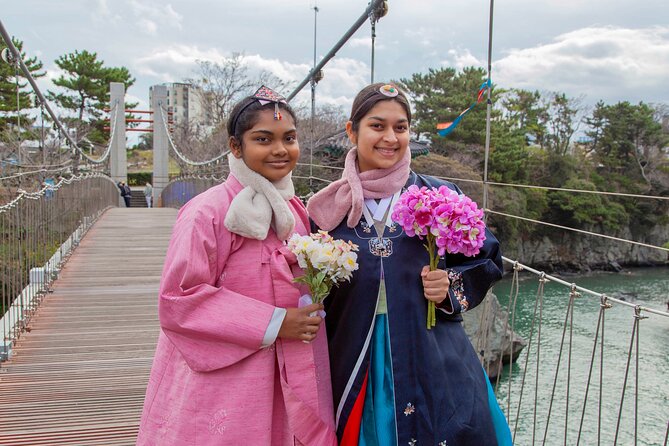 [Jeju] Hanbok Private guide tour & photo session in beautiful Yongduam rock, - What Makes This Tour Stand Out