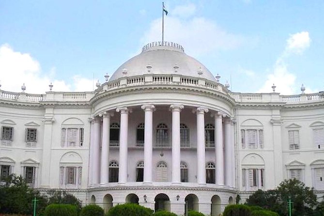Kolkata tour in private car with guide & lunch for immersive cultural experience - FAQ