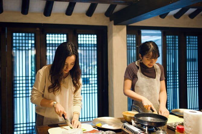 Korean Home Style Cooking Class in Gangnam Seoul - The Atmosphere and Reviews: What Travelers Say