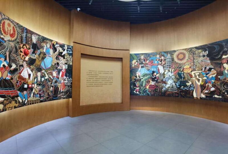 Kunming: Yunnan Provincial Museum Private Tour (Half Day) - Ethnic Costumes and Handicrafts: A Cultural Tapestry