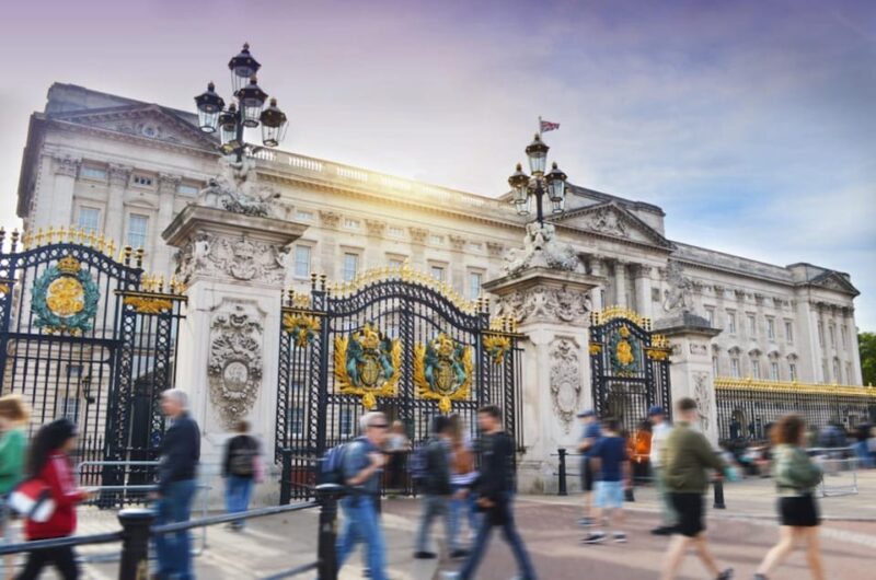 London: Private Royal Walking Tour with a Local Guide - The Sum Up